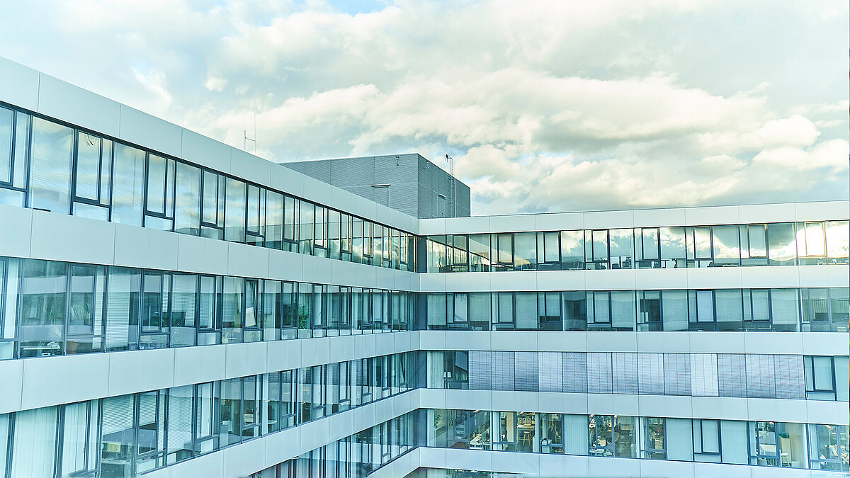 Andere machen Geschichte, wir entwickeln die Zukunft. | Silver Atena