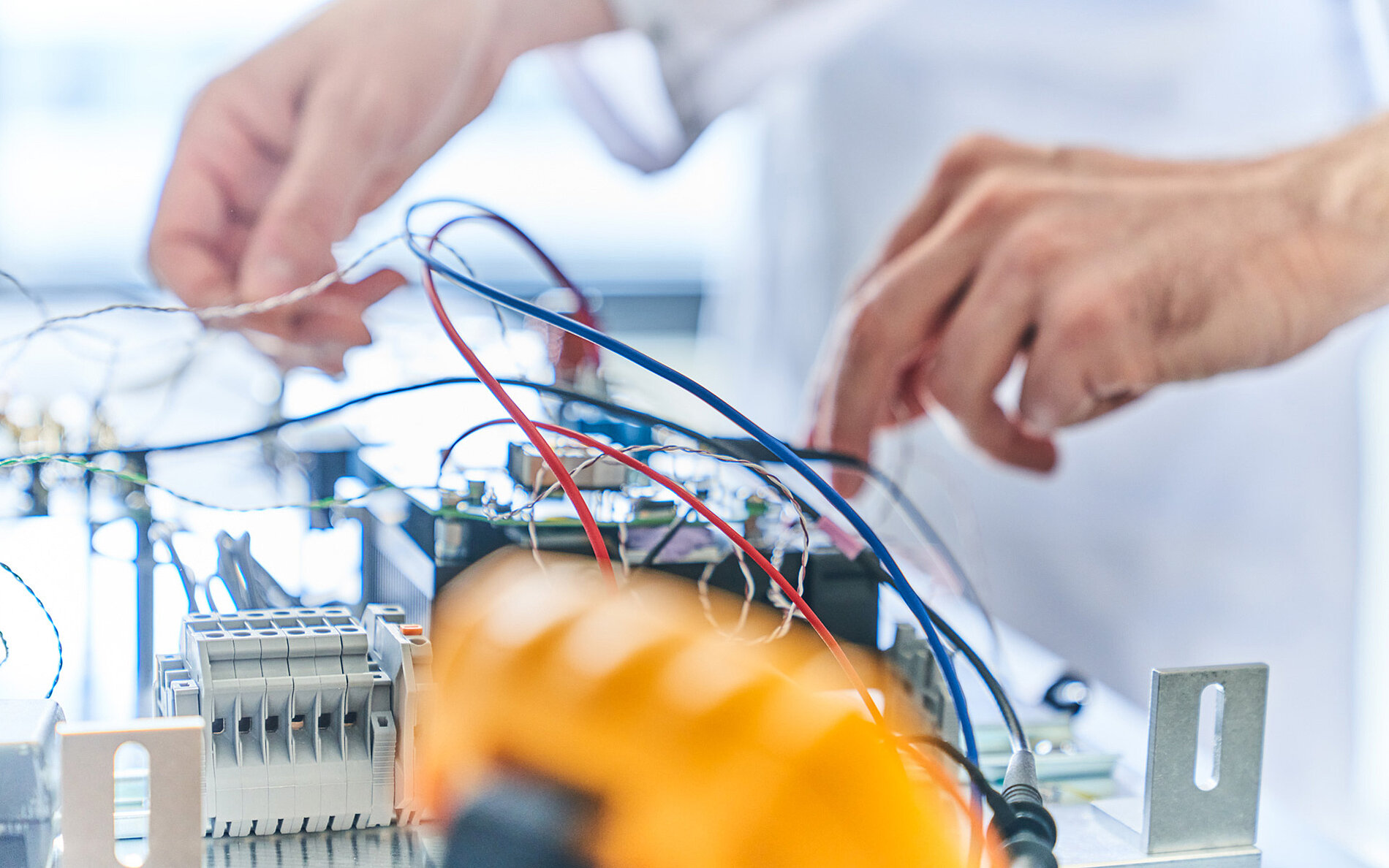 Steuergeräte & Leistungselektronik für neue Technologien | Silver Atena