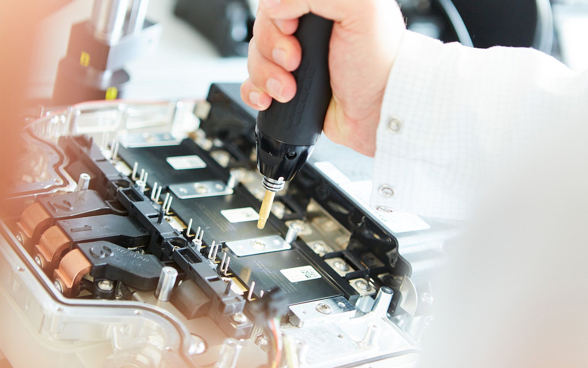 Steuergeräte & Leistungselektronik für neue Technologien | Silver Atena